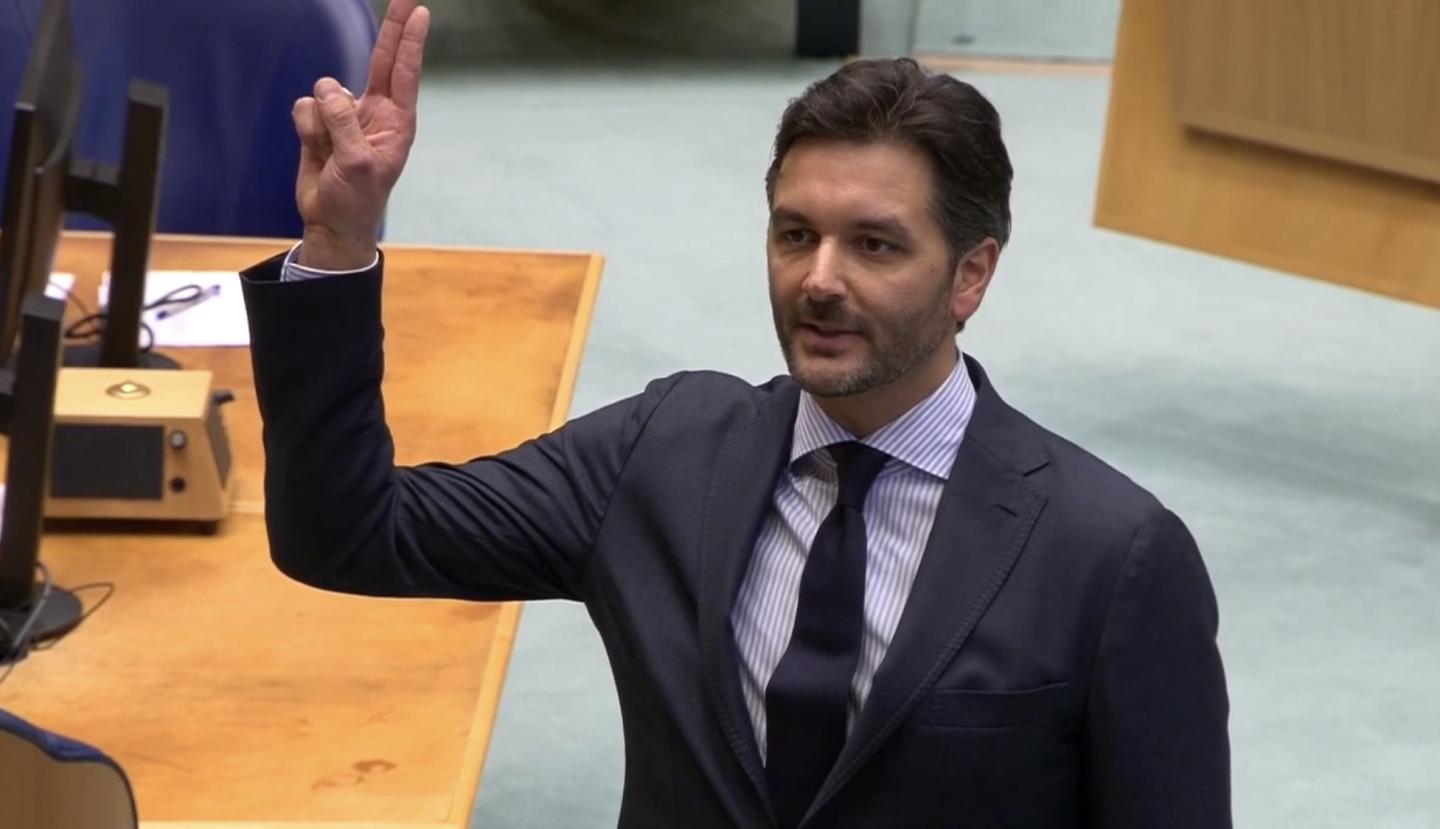 Nico Drost beëdigd als tijdelijk Kamerlid | Tweede Kamer der Staten ...