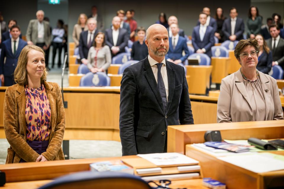 Drie Kamerleden beëdigd | Tweede Kamer der Staten-Generaal